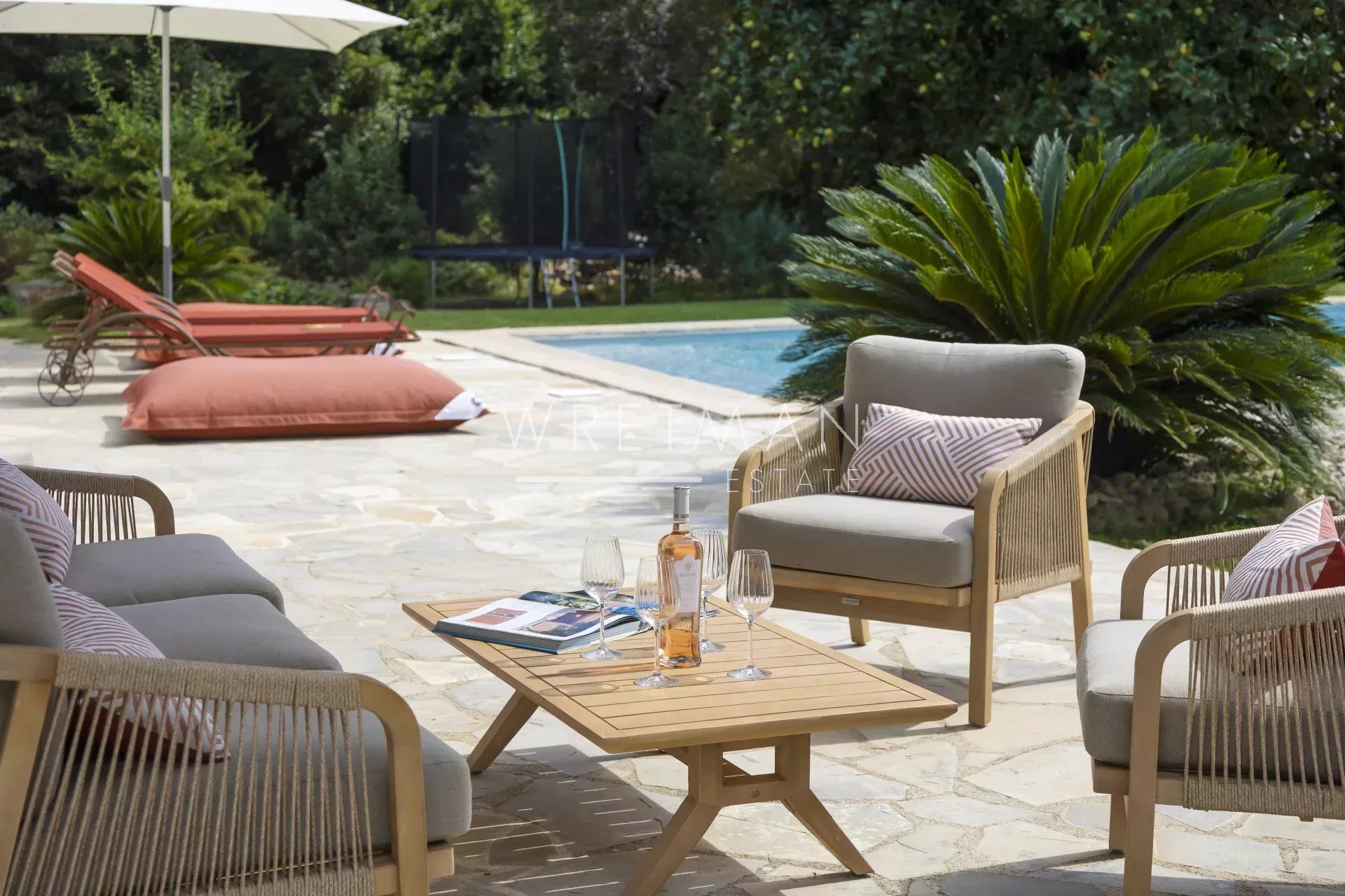 Beautifully Renovated Family Villa in Quiet Setting - Wretman Estate