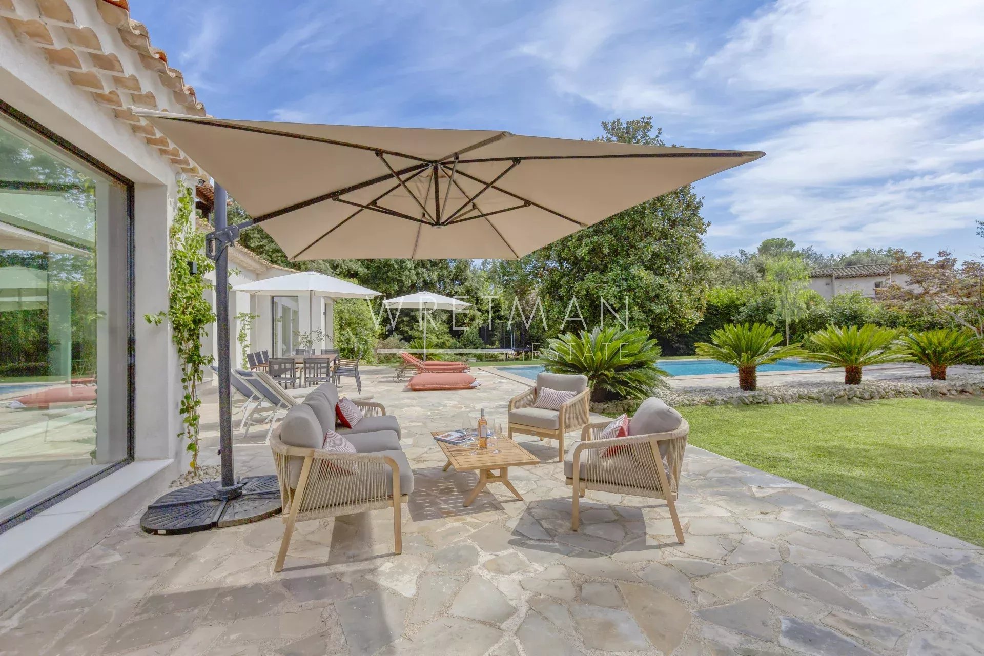Beautifully Renovated Family Villa in Quiet Setting - Wretman Estate